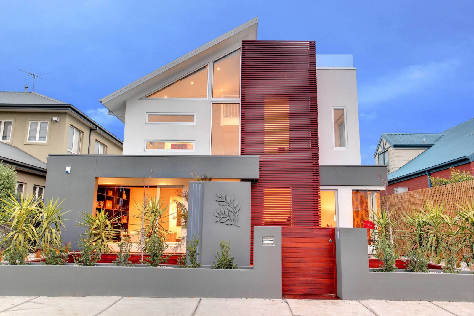 Angular in Australia: Beautiful family home has lovely style and design ...