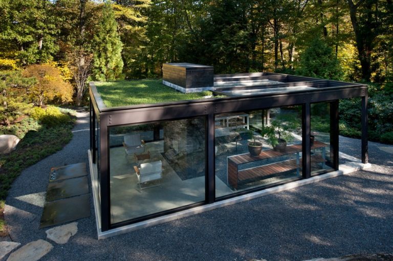 Modern meets Nature: Small modern building blends into its environment ...