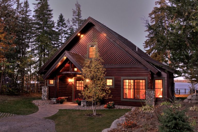 Reeled into the Rustic: Rural home located next to a lake, has classic ...