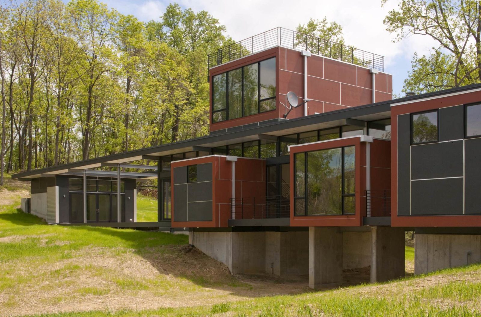 Bridging the Gap: Unusually structured house merges the gap between ...